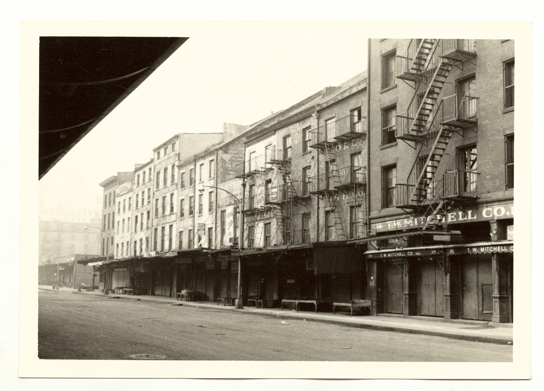 South Street west side from Beekman Street left up towards Peck Slip ...