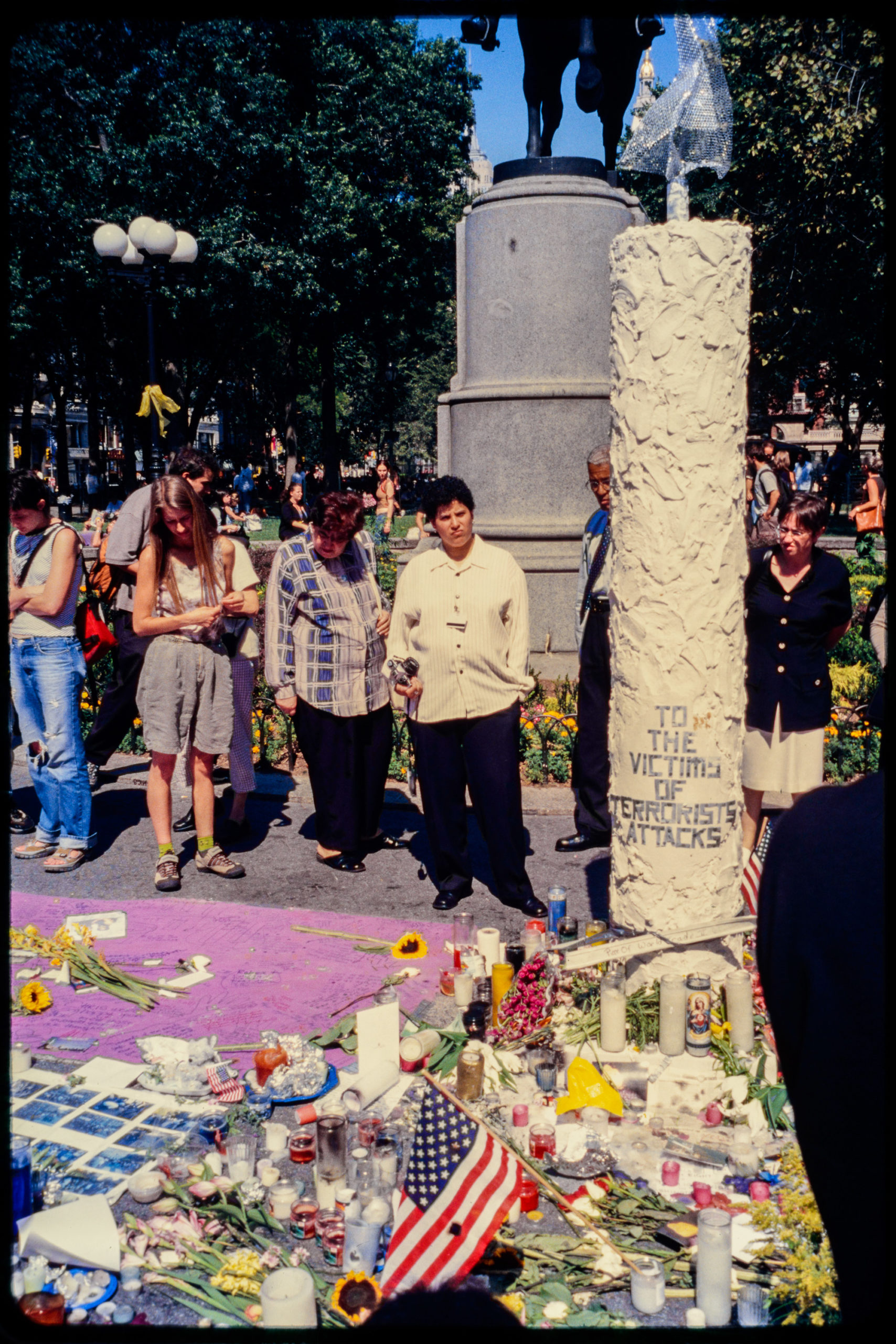 New Yorkers Visit Memorial for Victims of Attack in Union Square Park ...